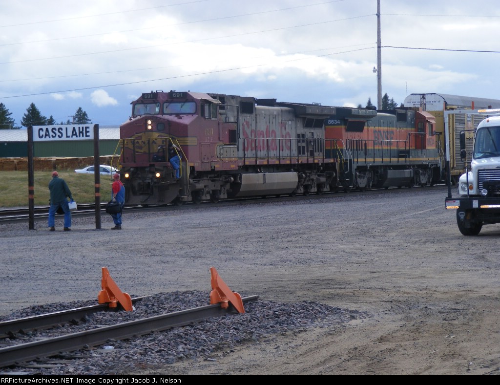 BNSF 691 and BNSF 8634